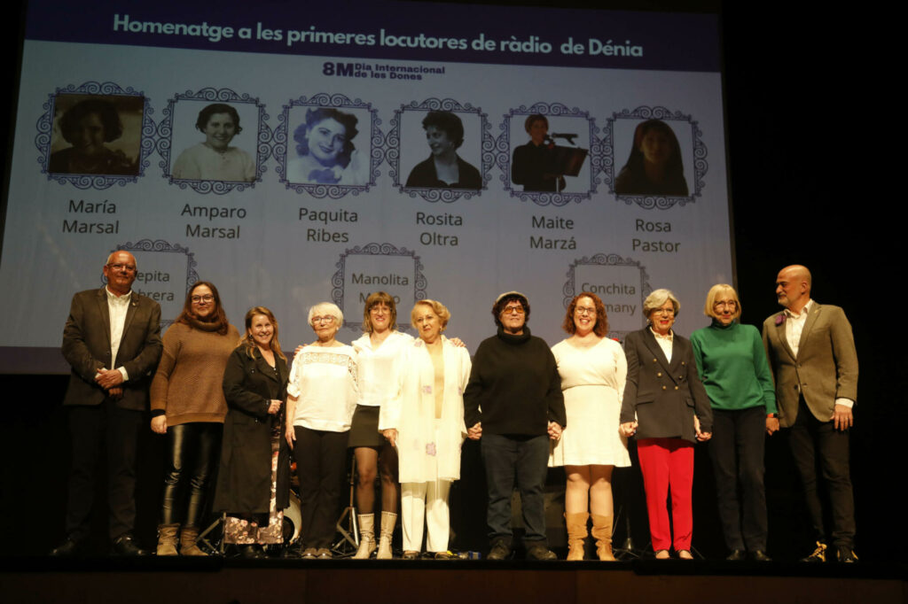 Así fue el homenaje a las primeras locutoras de radio en Dénia | Marina ...